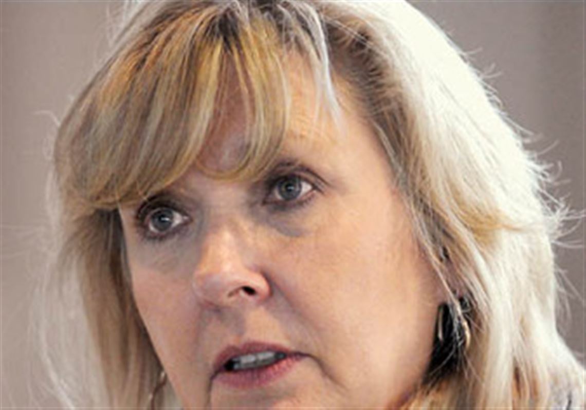 Flight attendant involved in Hudson crash retires after four decades ...