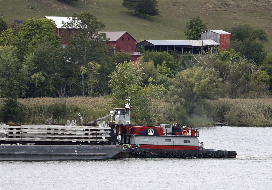 Barge parking lot? Hudson River plan draws ire of residents ...