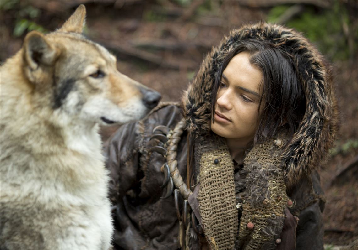 A stunning 3D 'Alpha' wolf dog turns into a primitive boy's best friend ...