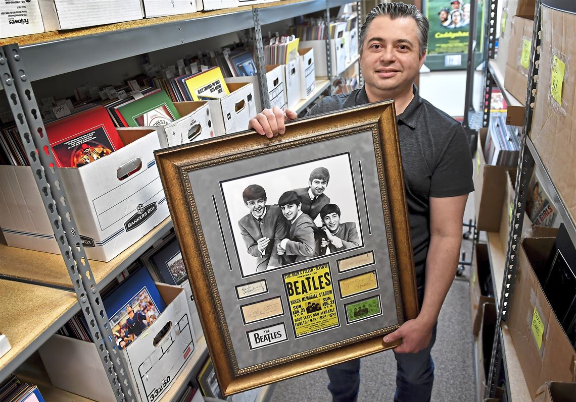 Memorabilia shop boasts 'poifect ' royal collection | Pittsburgh Post ...