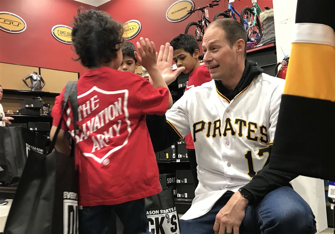 Inside bench coach Don Kelly's pivotal role at Pirates camp ...