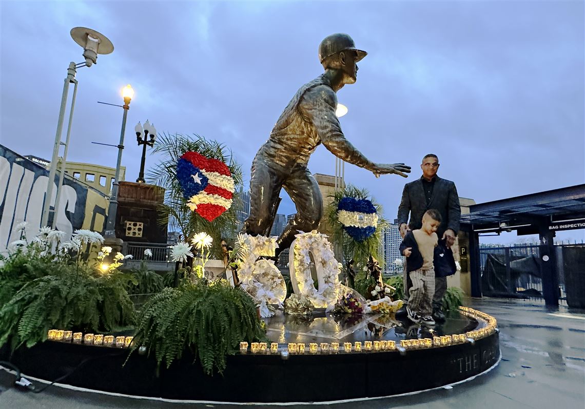 Roberto Clemente Statue