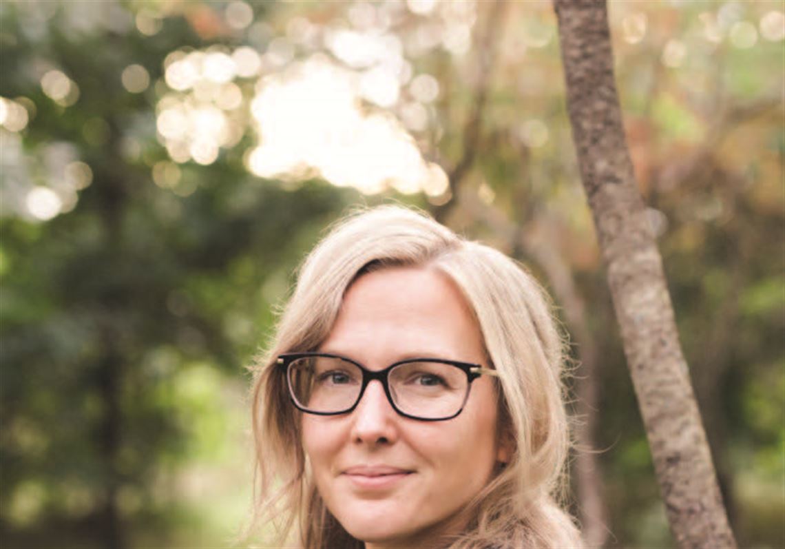 Review: Jen­ni­fer Dugan’s new sap­phic ro­mance hits the gym ...