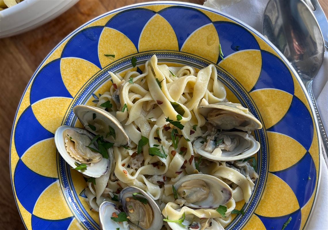 Pasta With Garlic Clam Sauce Vongole Pasta (Linguine With Clams)