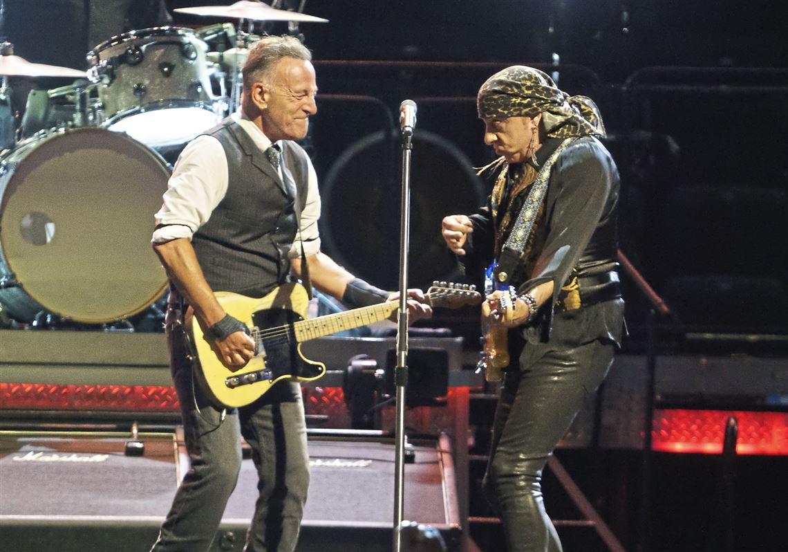 Bruce Springsteen, E Street Band are riveting in return to Pittsburgh ...