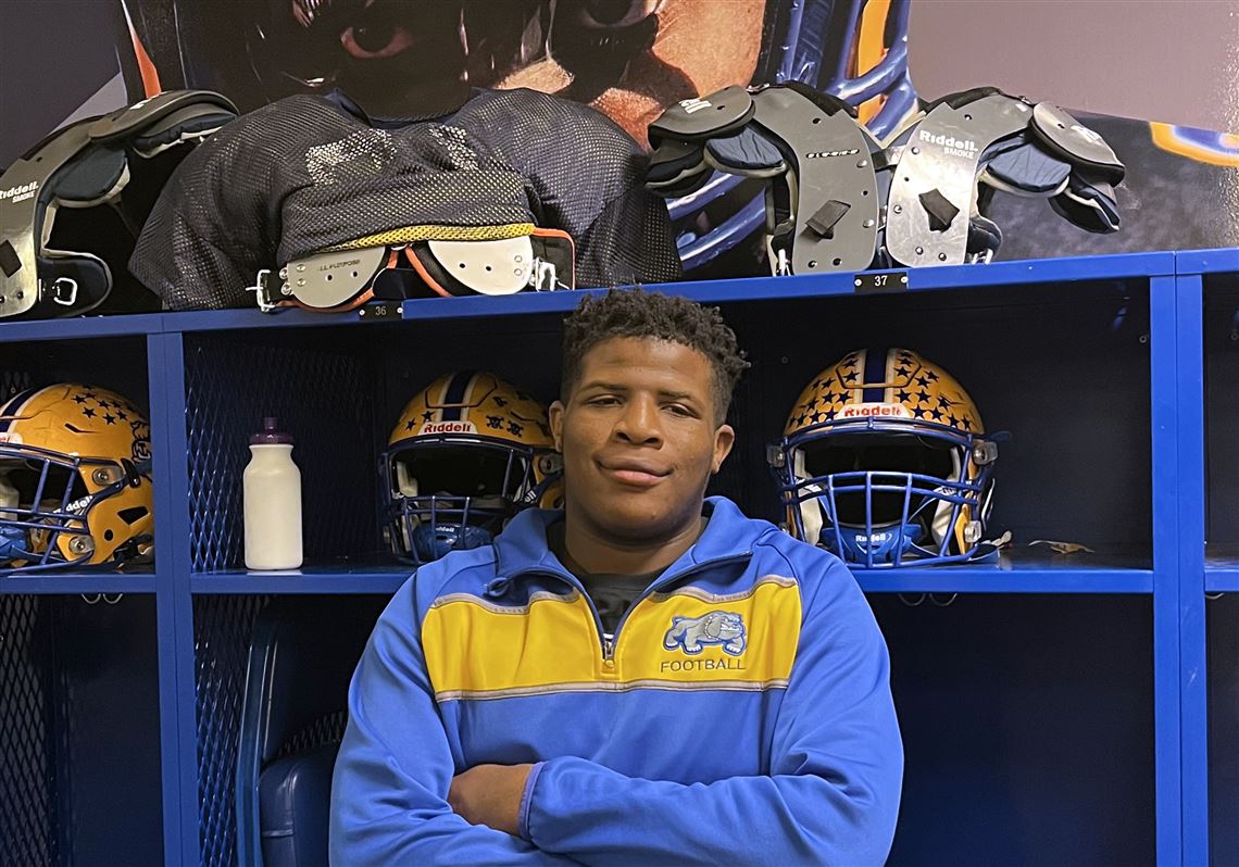 Autistic football player Byron Lewis is standout lineman for ...