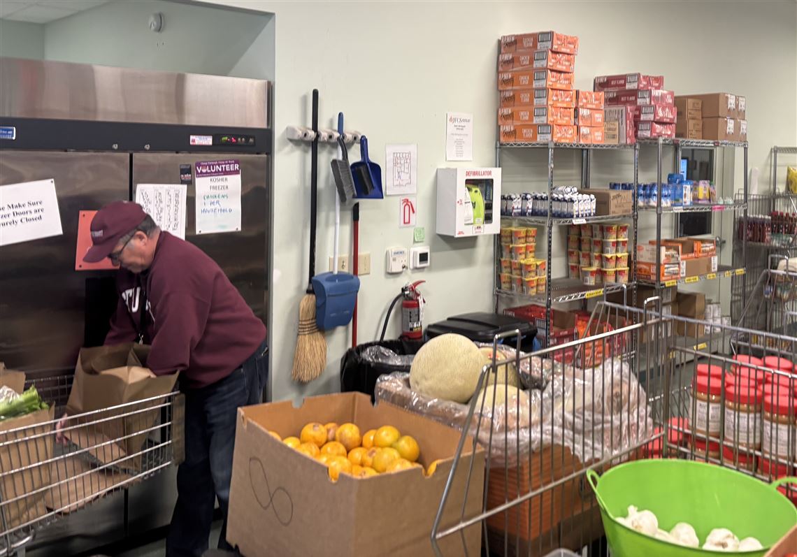 Food pantry helps hundreds in Pittsburgh prepare for Passover Seder ...