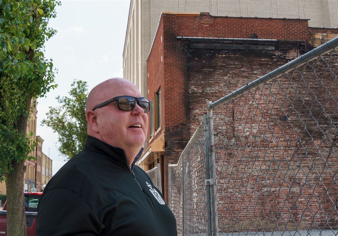 With community support, Riley's Pour House in Carnegie is rebuilding ...