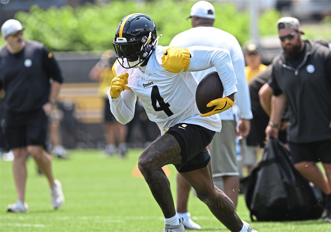 How will Steelers OC Arthur Smith use Aaron Rodgers, DK Metcalf? Certainly not 'run the wishbone ...