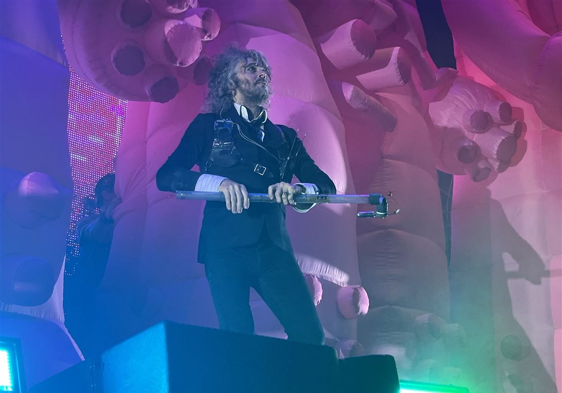 Review: Flaming Lips and Modest Mouse is an indie-rock dream bill at ...